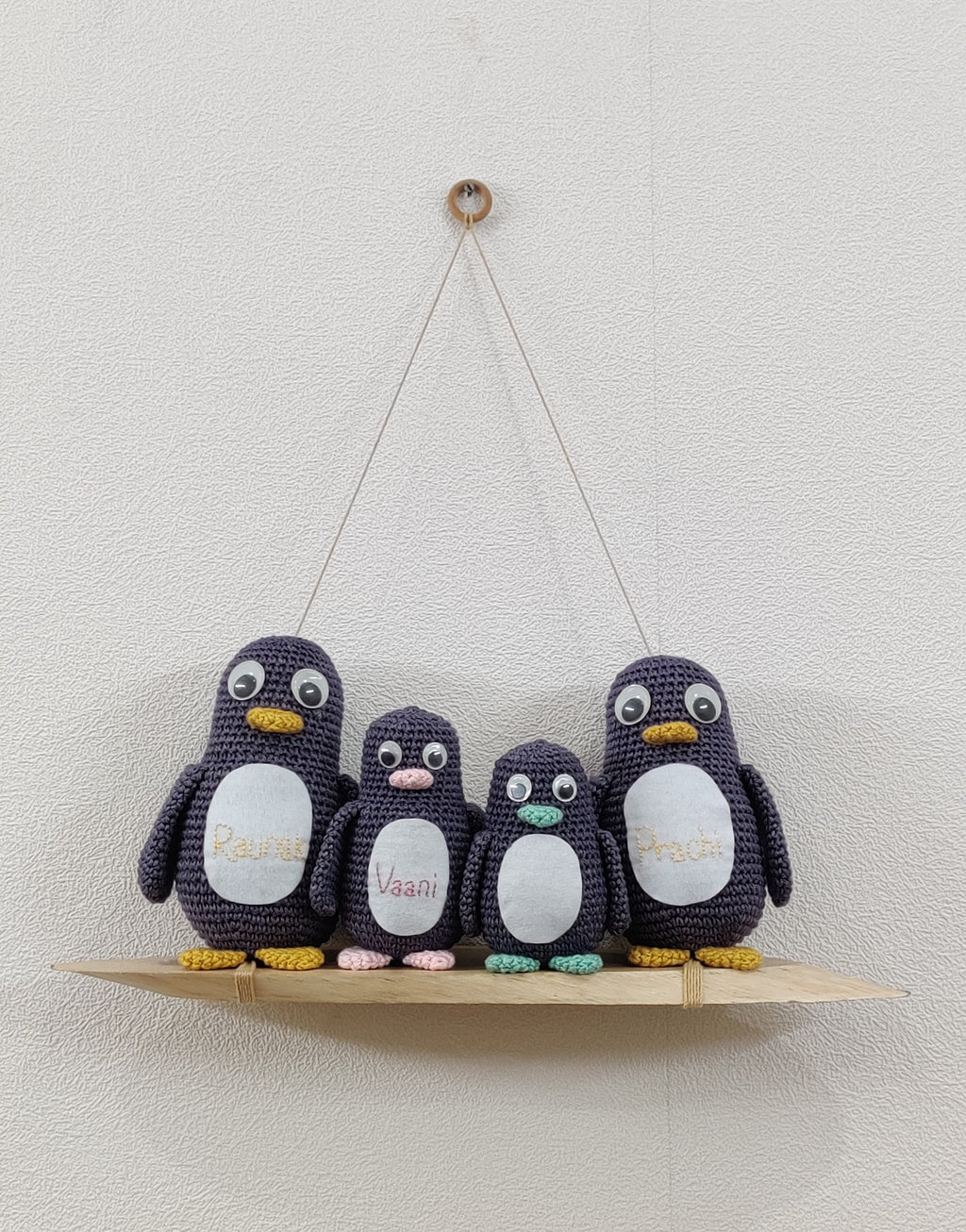 Penguin Family Hanging – Hello December